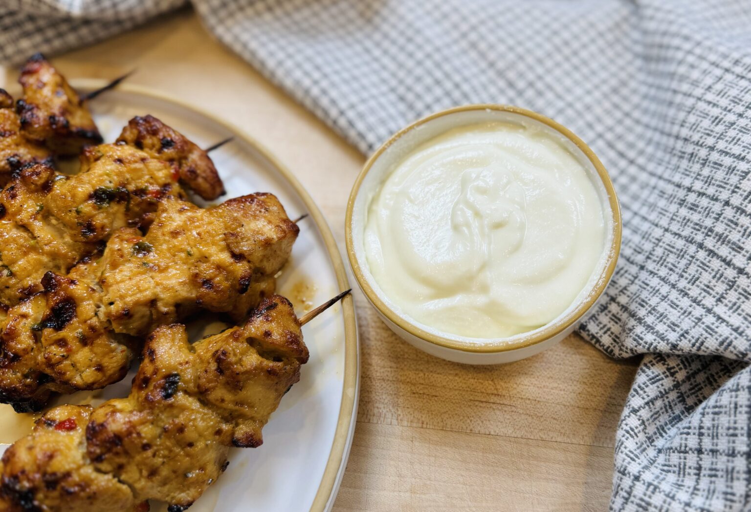 Toum (Lebanese Garlic Sauce) Recipe - Olivia Yi