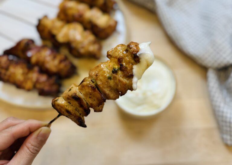 Toum (Lebanese Garlic Sauce) Recipe - Olivia Yi